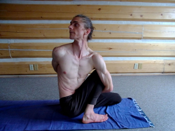 Purna-Matsyendrasana · Spacious Yoga